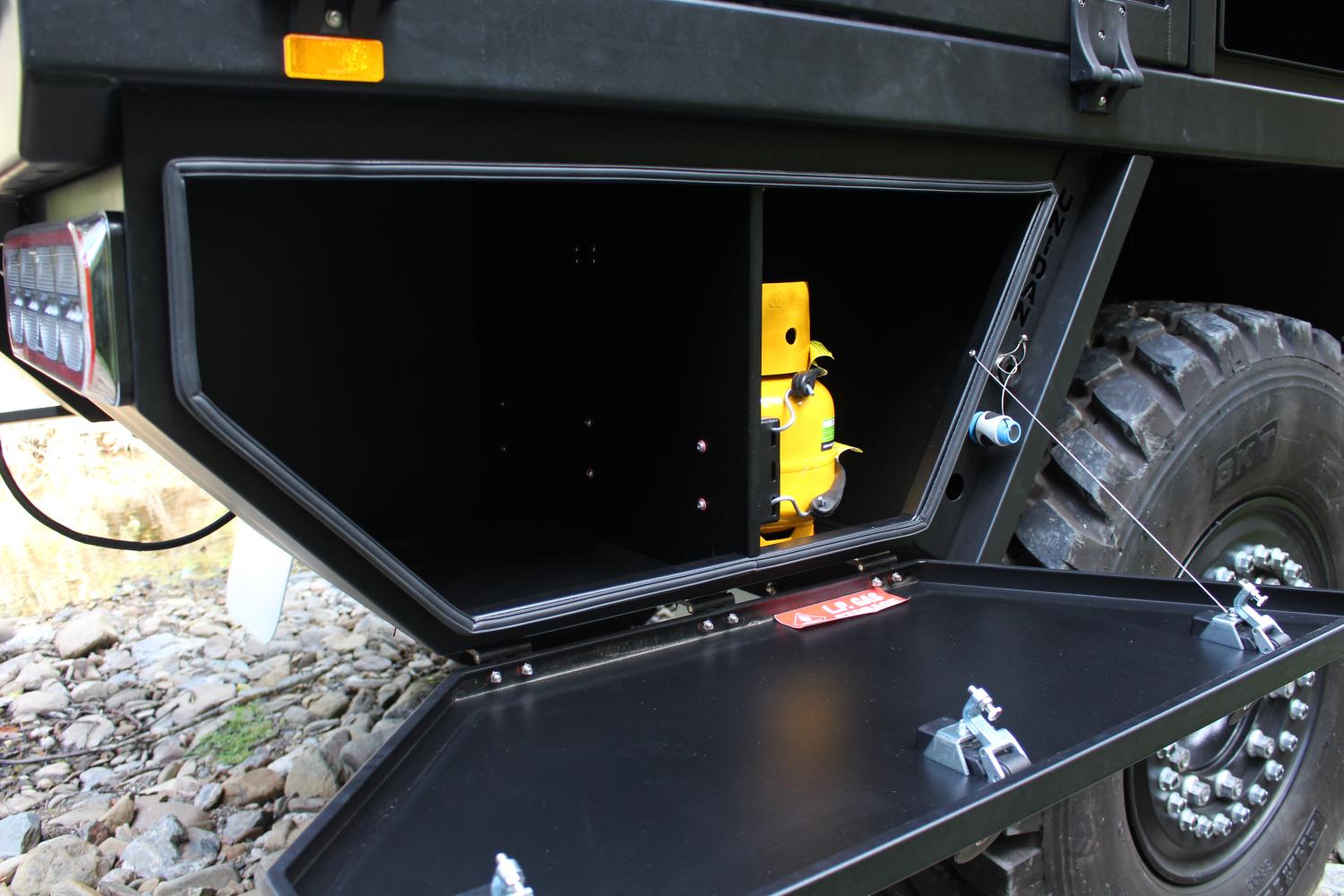 HIGHLY MODIFIED DUAL-CAB U1700 RESTORATION